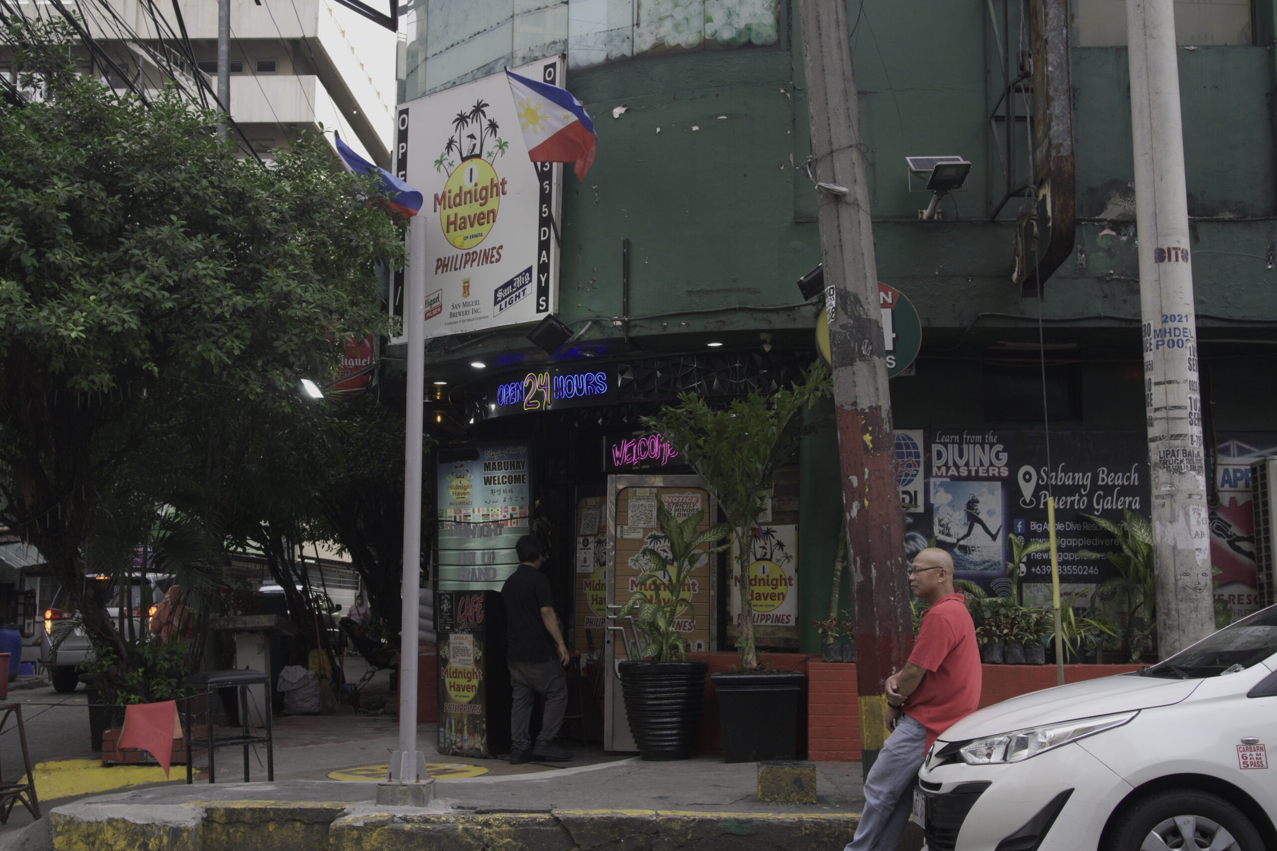 Midnight Heaven Café Manila (L.A Café) Guide - L.A Cafe Manila